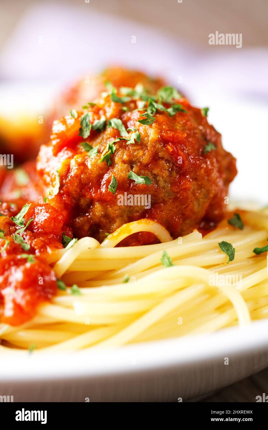 Spaghetti and meatballs in tomato sauce hi-res stock photography and ...