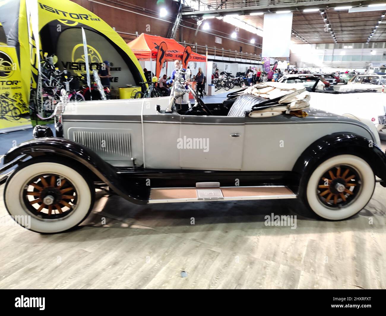 Vintage car on the car show Stock Photo - Alamy