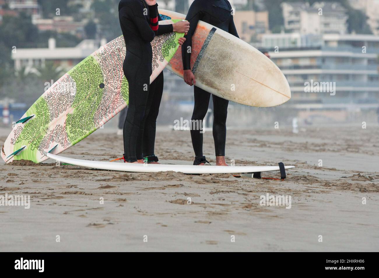 Surfers on the shore of a beach watching the waves of the sea Stock ...