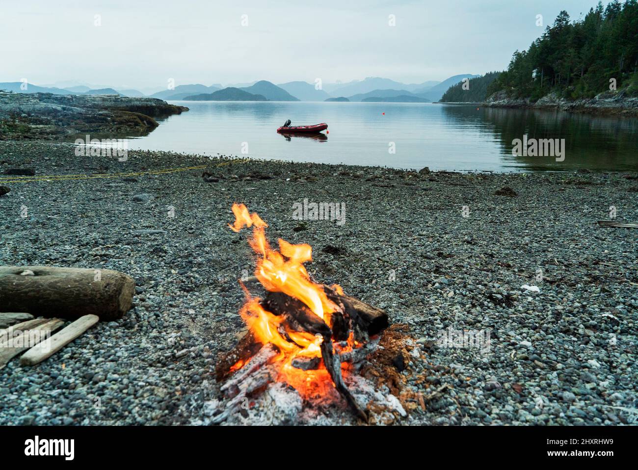 Campfire beach northwest hi-res stock photography and images - Alamy