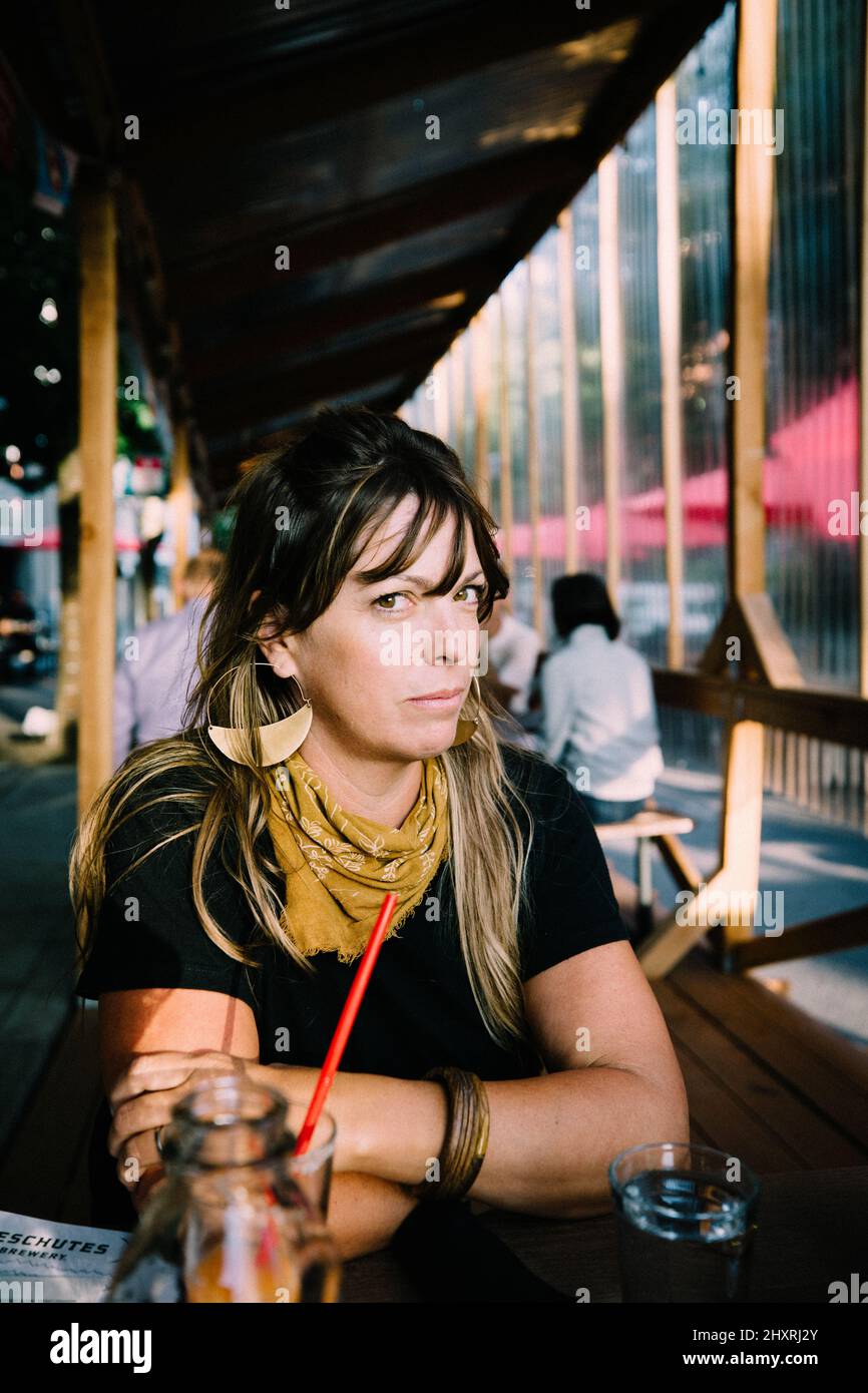 Person waiting patiently hi-res stock photography and images - Alamy