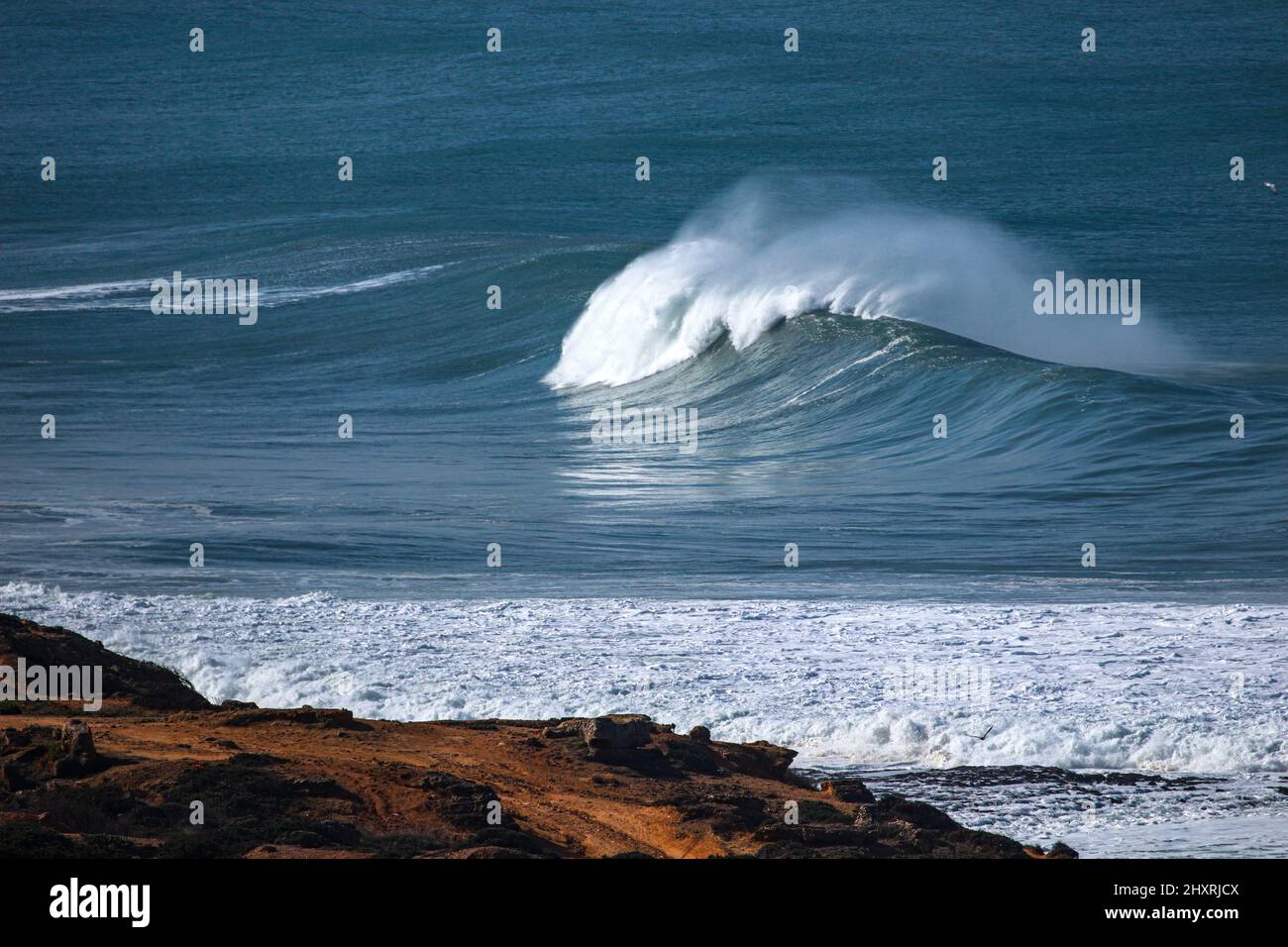 Perfect wave breaking in a beach. Surf spot Stock Photo - Alamy