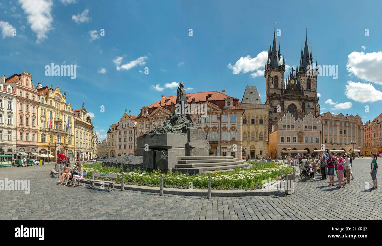 Starom?stské nám?stí, the old sqaure with the Tyn church, Prag Praha ...