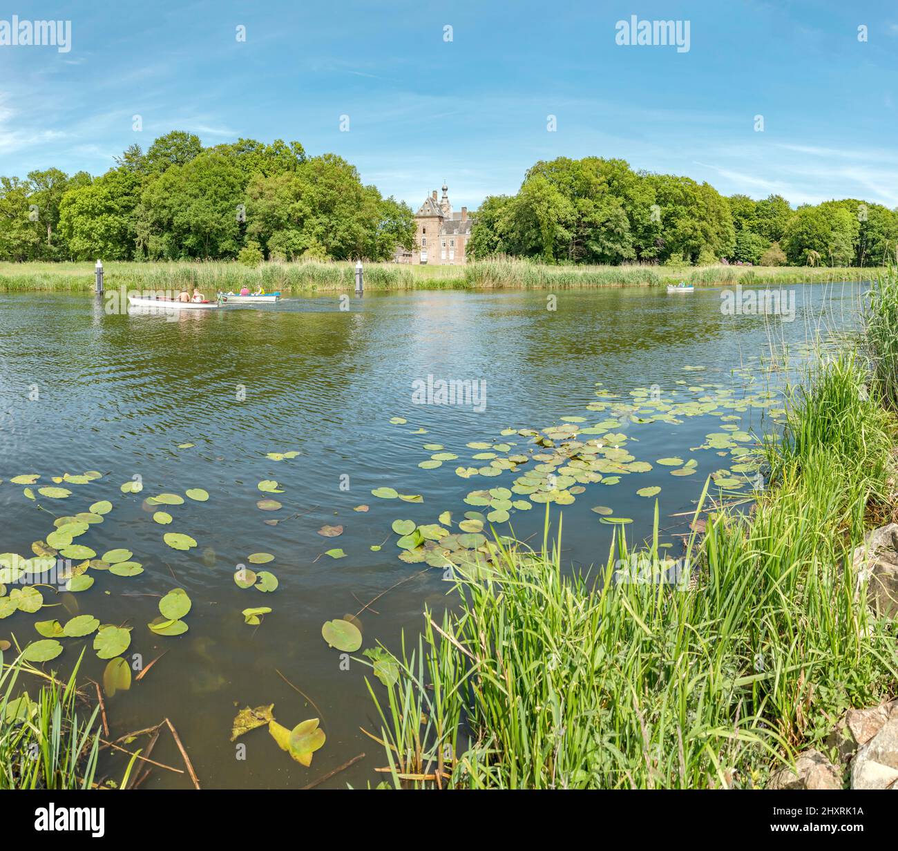 Keppel castle at the bank of the river Oude IJssel, Laag-Keppel ...
