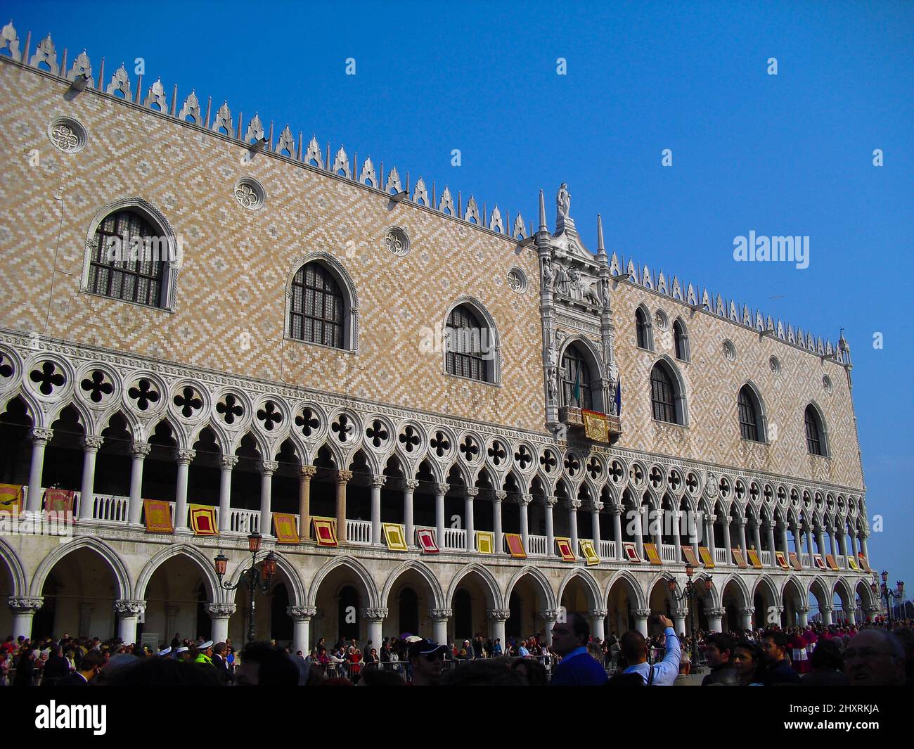 Summer vacation at plaza san marcos venice hi-res stock photography and ...