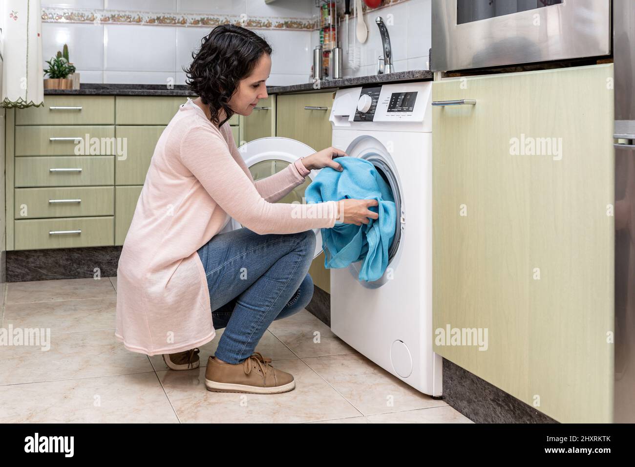 Full load washing machine hi-res stock photography and images - Alamy