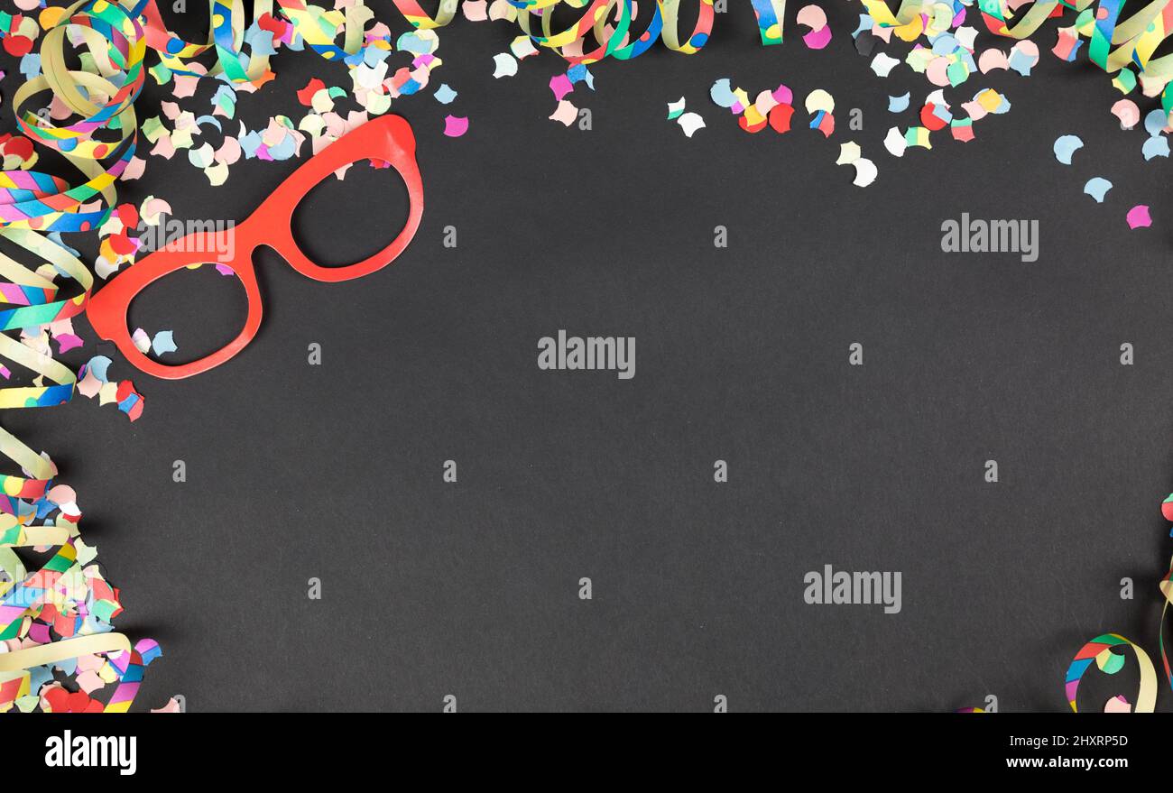 Carnival party background with confetti and glasses Stock Photo - Alamy