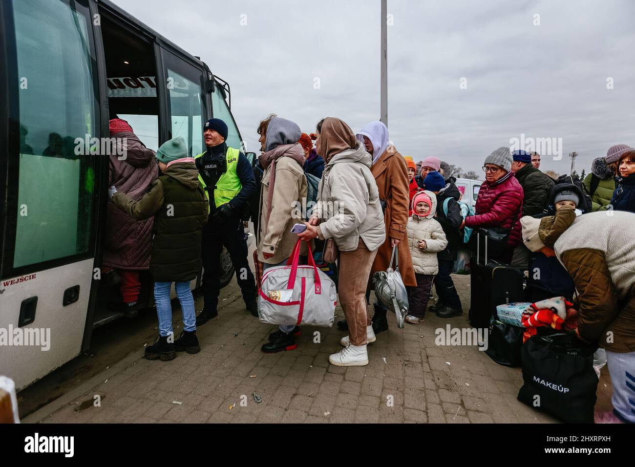 Refugees with their luggage seen boarding a bus. Polish-Ukrainian ...