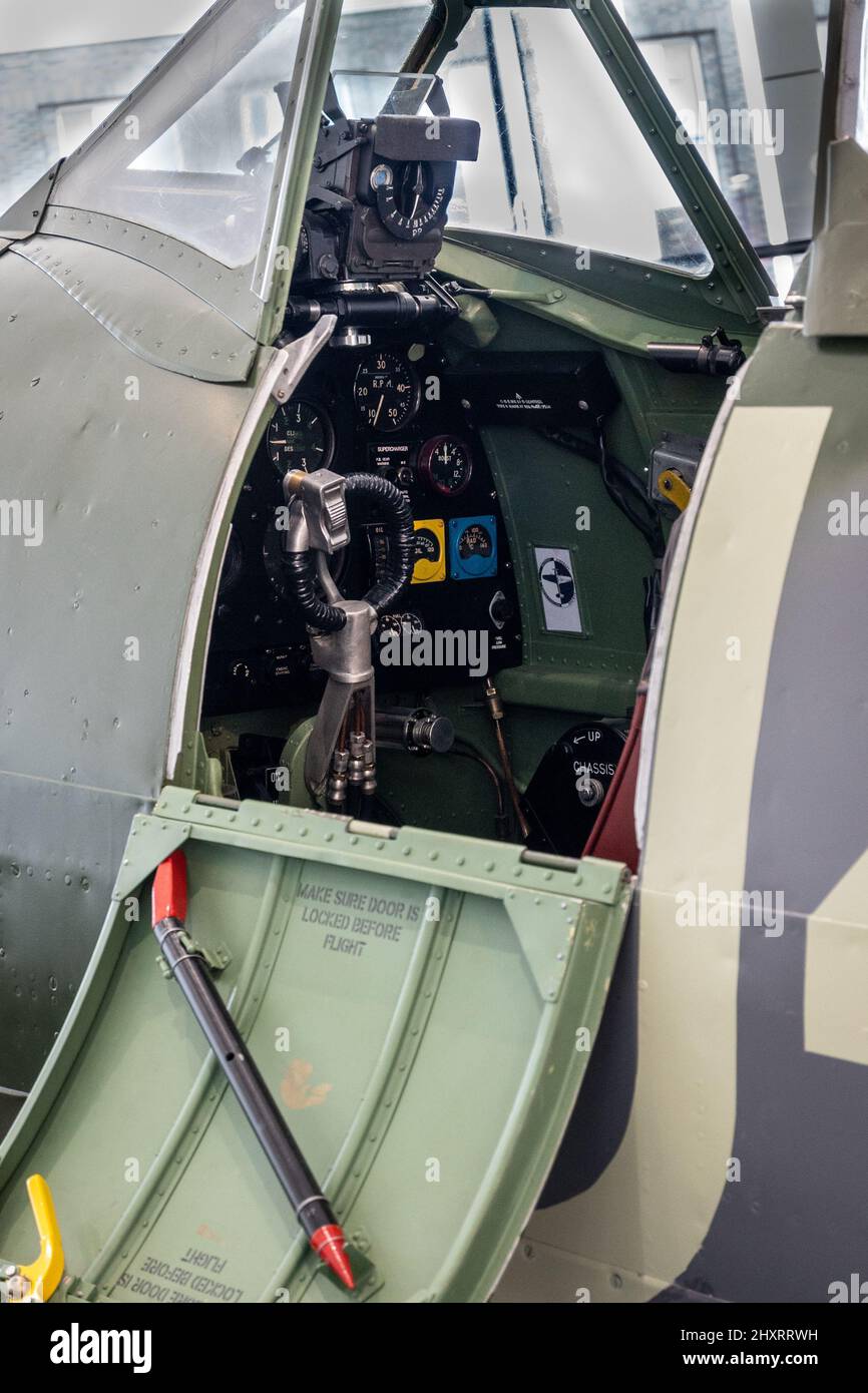 Vertical shot of the cabin of spitfire cockpit Stock Photo - Alamy