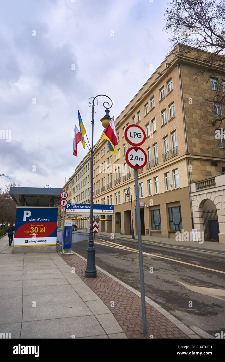 Ukrainian road signs hi-res stock photography and images - Alamy