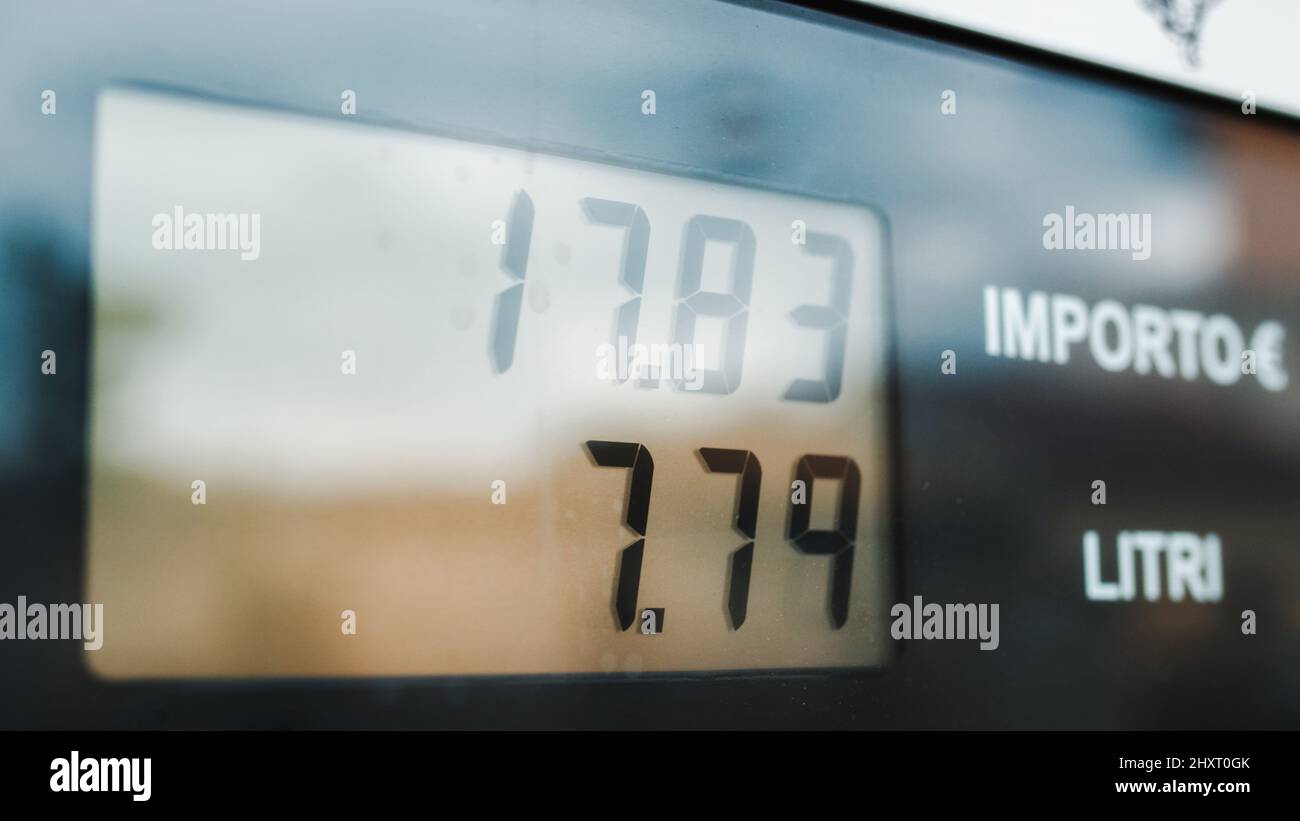 Digital fuel pump hi-res stock photography and images - Alamy