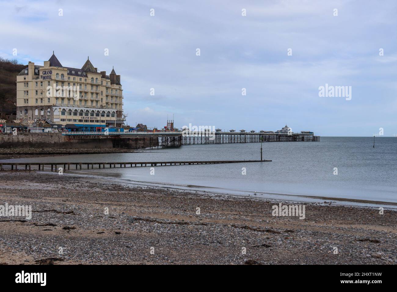 View of Llandudno Pier and the Grand Hotel Stock Photo - Alamy