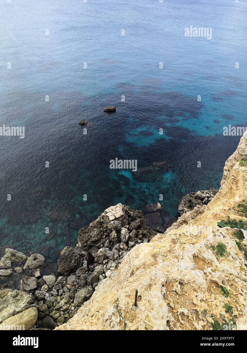 Top view cliff sea shot hi-res stock photography and images - Alamy