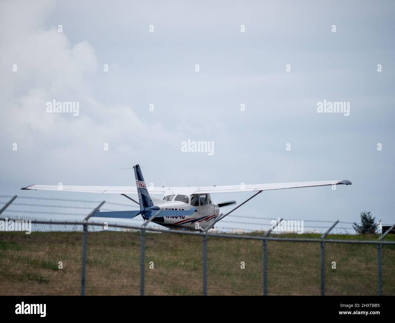 Cessna 172 aircraft in an airport Stock Photo - Alamy