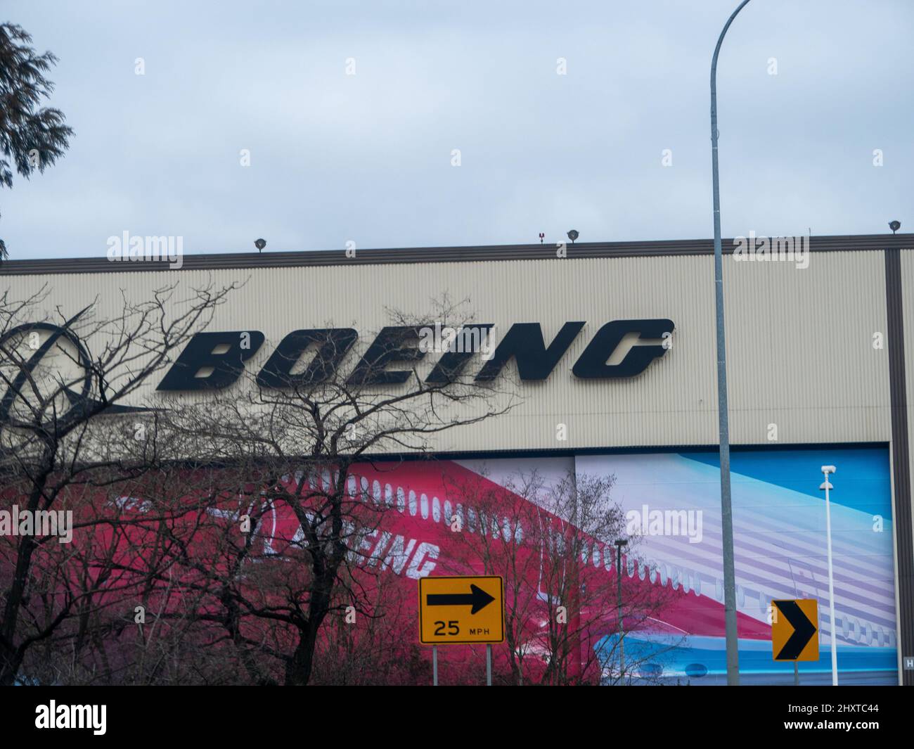 Boeing sign building hi-res stock photography and images - Alamy