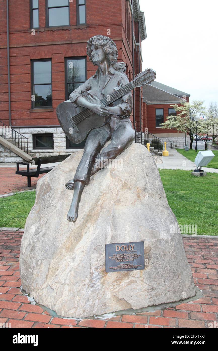Statue of Dolly Parton Located at the Sevier County Courthouse ...