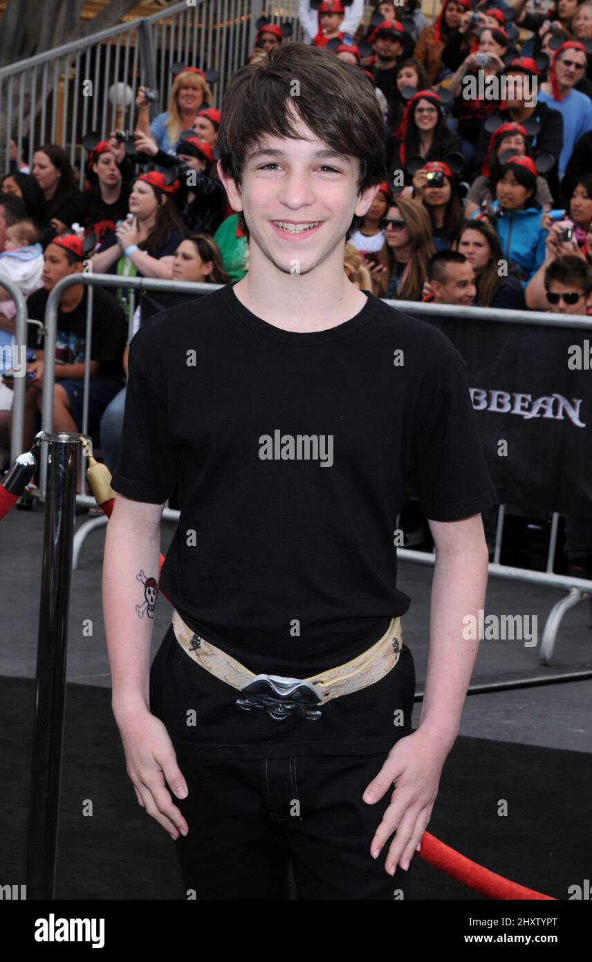 Zachary Gordon Shirt Off