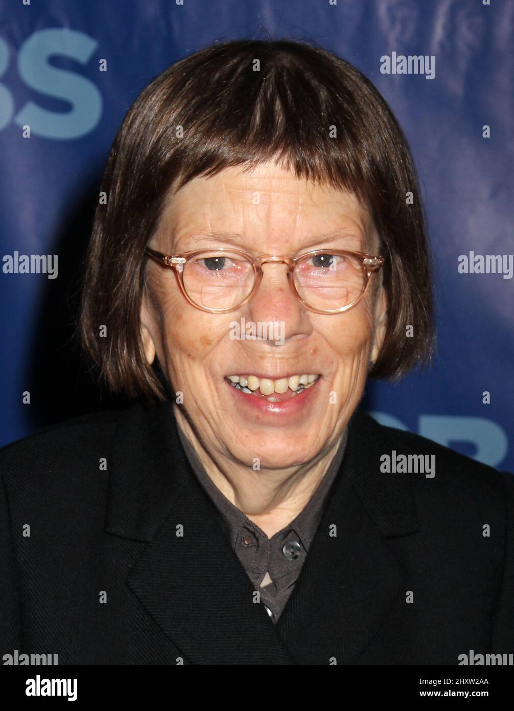 Linda hunt hi-res stock photography and images - Alamy