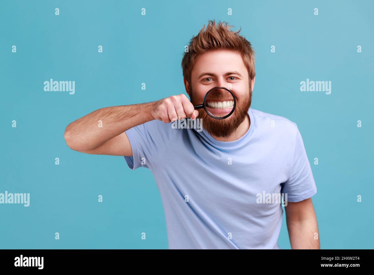 Man with big teeth hi-res stock photography and images - Alamy