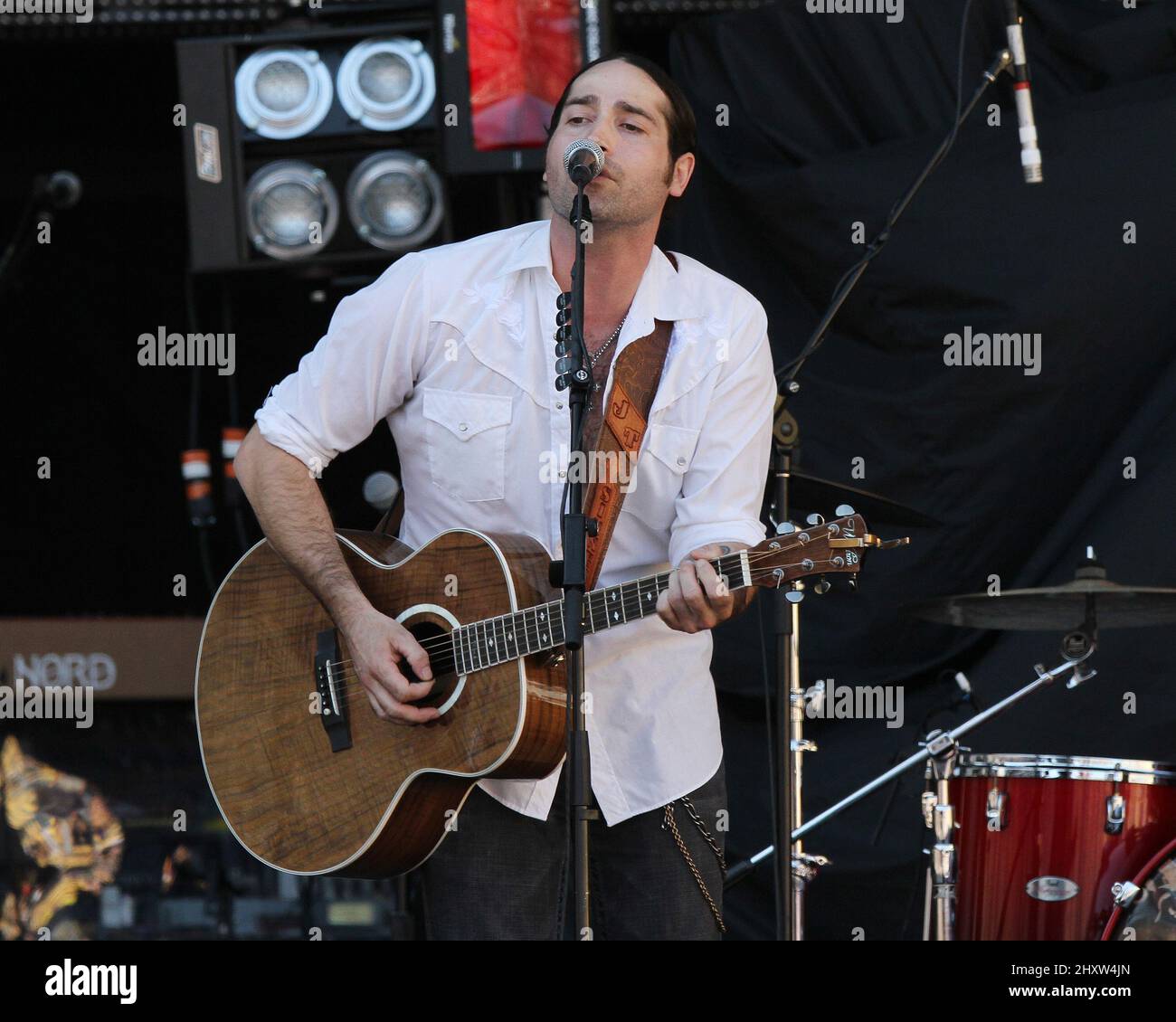 Josh thompson performing live hi-res stock photography and images - Alamy