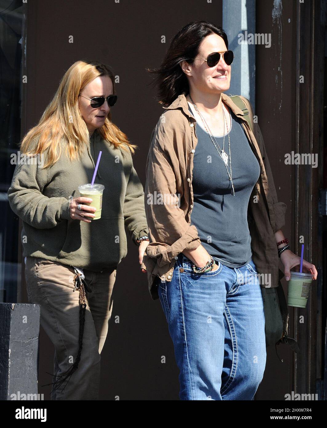 Melissa Etheridge and girlfriend Linda Wallem grabs a drink at coffee ...