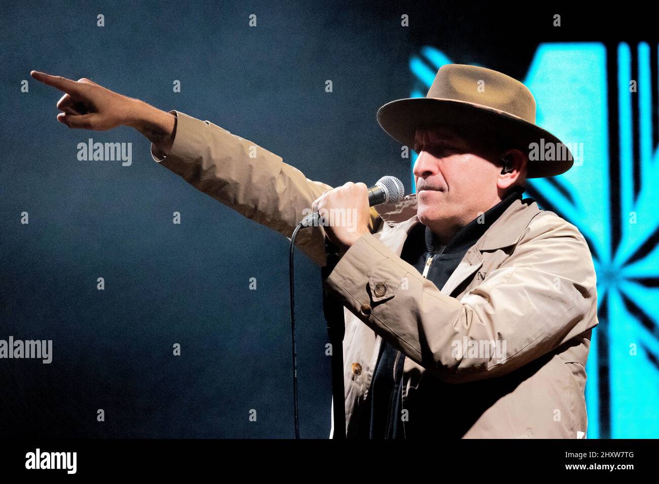 Casino royale band hi-res stock photography and images - Alamy