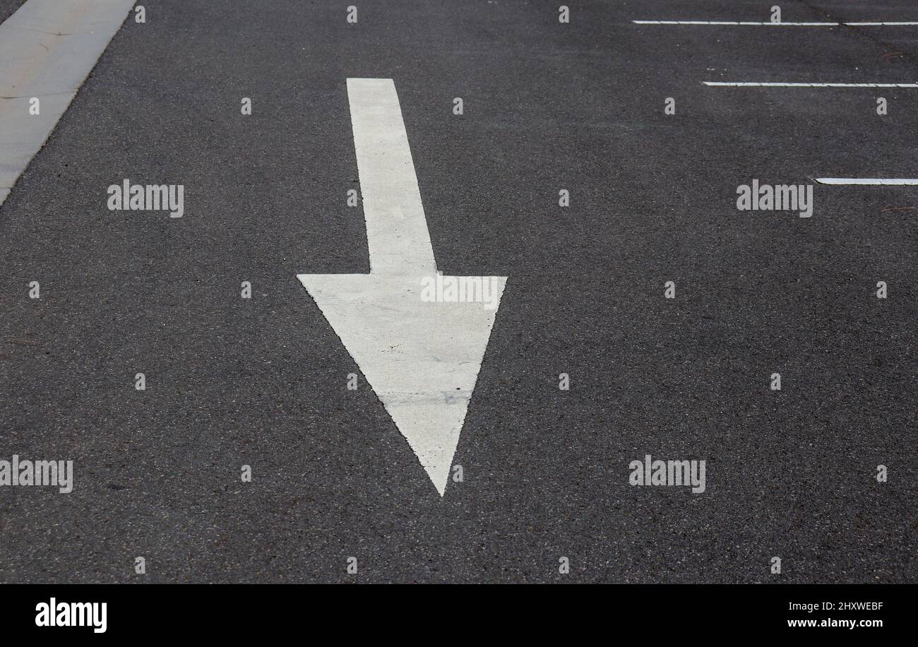 Top view of an arrow sign on an asphalt road showing direction Stock ...