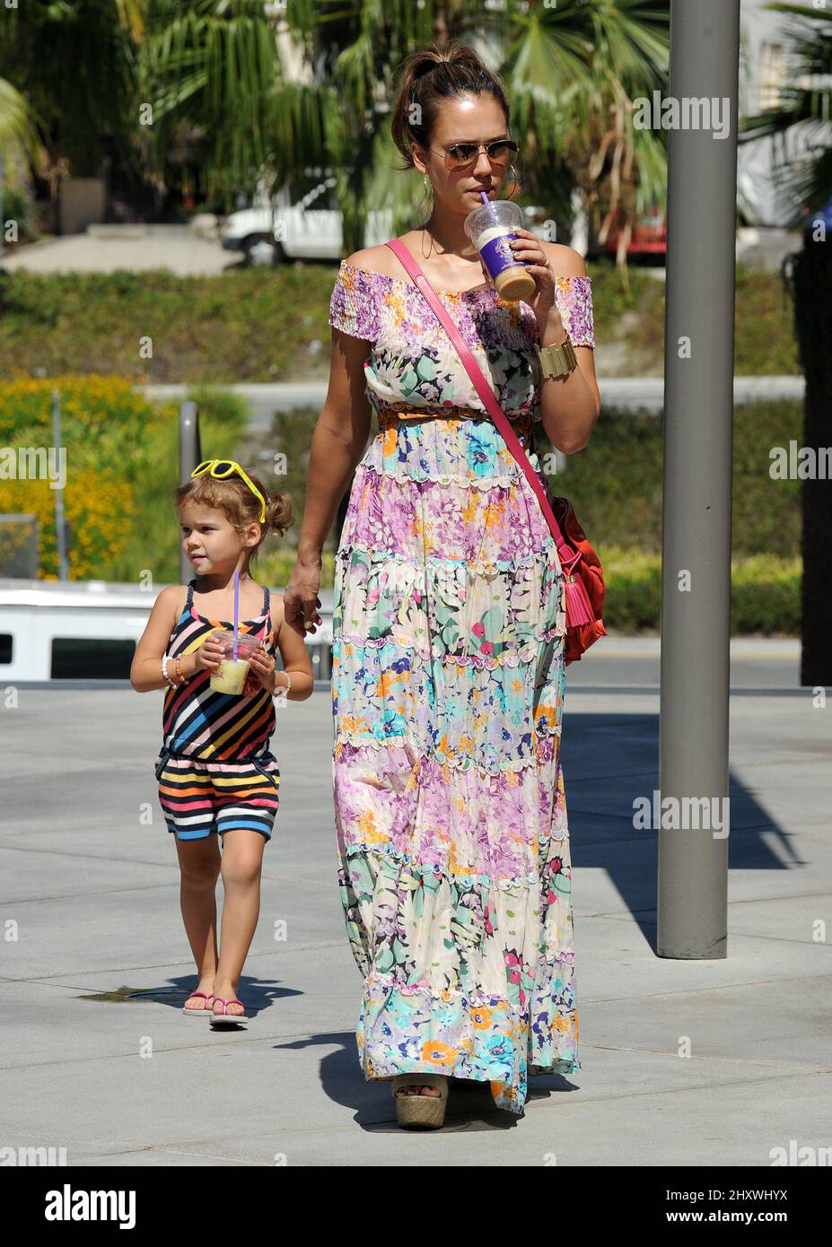 Jessica Alba and daughter Honor Marie go shopping at the Century Plaza ...