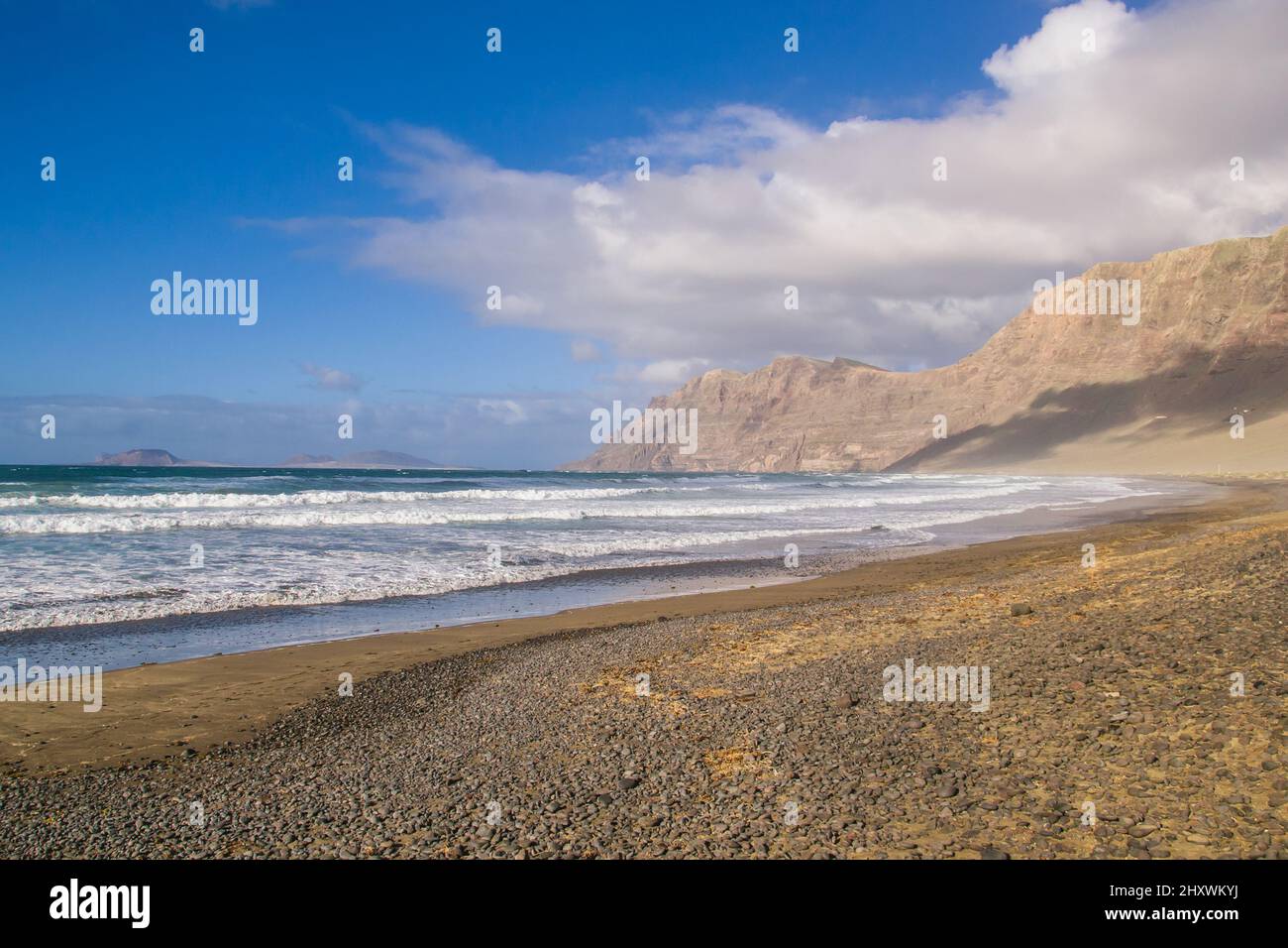 Bungalows famara beach hi-res stock photography and images - Alamy
