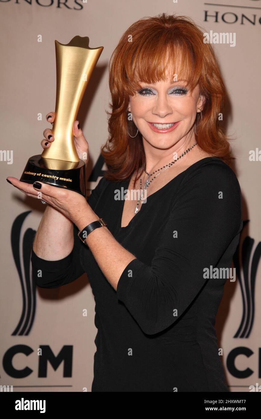Reba McEntire arriving at the 5th Annual ACM Honors held at the Ryman ...