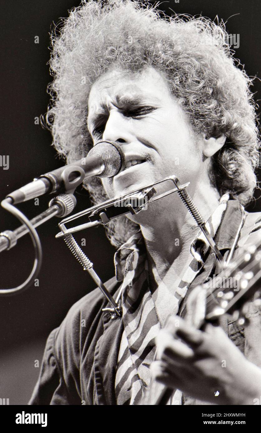 BOB DYLAN American folk musician in 1975 Stock Photo - Alamy
