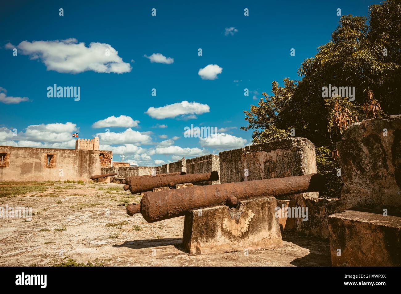Antique cannons lined up to defend fortress in Santo Domingo in ...