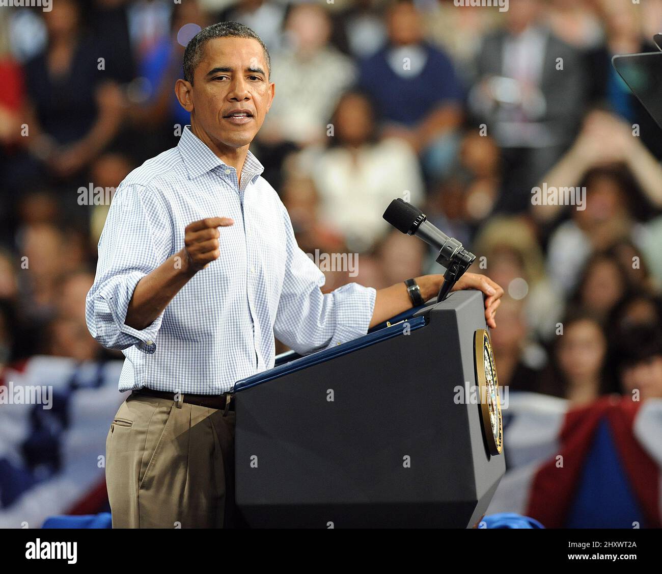 Campus speaking tour hi-res stock photography and images - Alamy