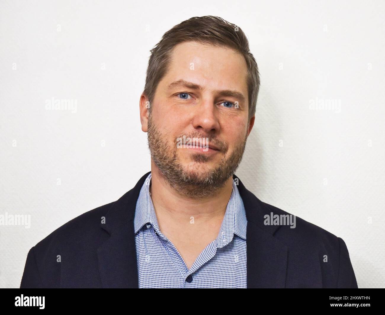 Businessman portrait no background hi-res stock photography and images ...