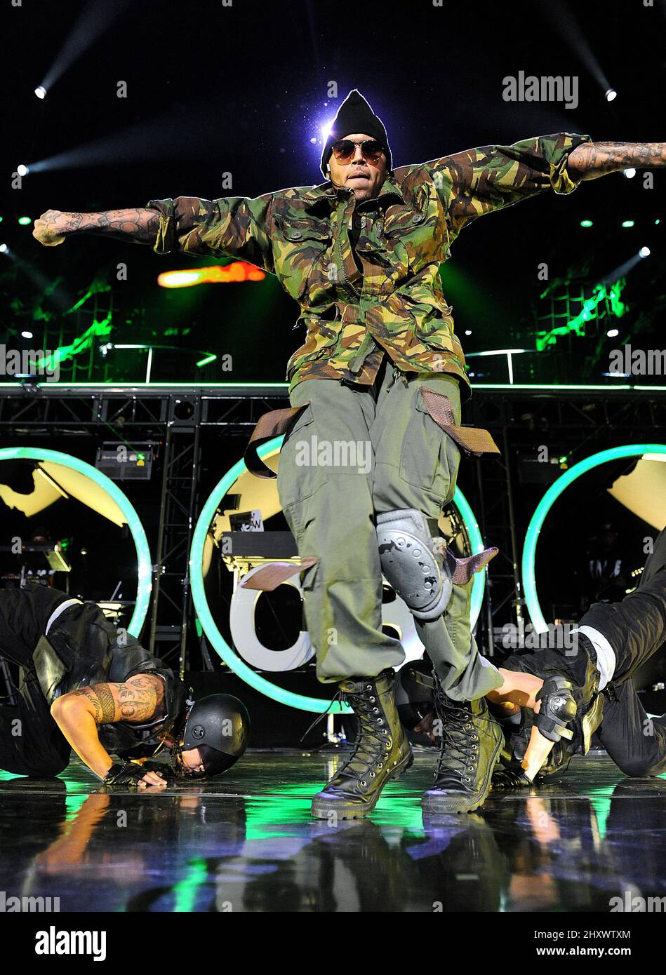 Chris brown performing live in hi-res stock photography and images - Alamy