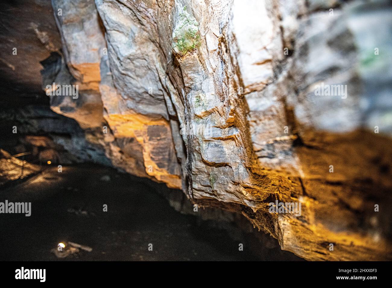 Limestone rock formation on a cave in Pennsylvania, USA Stock Photo - Alamy