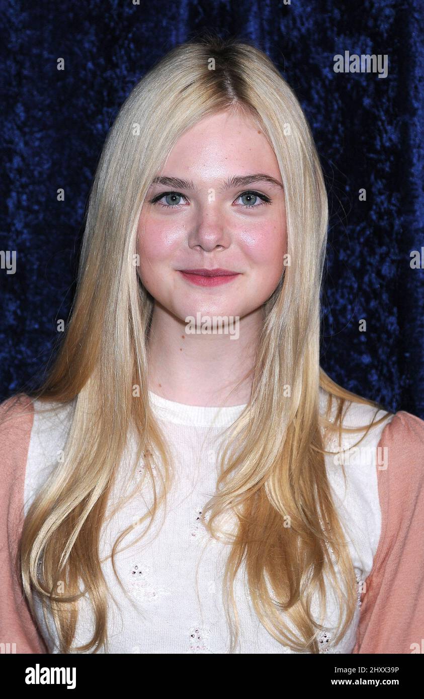 Super 8 elle fanning hi-res stock photography and images - Alamy
