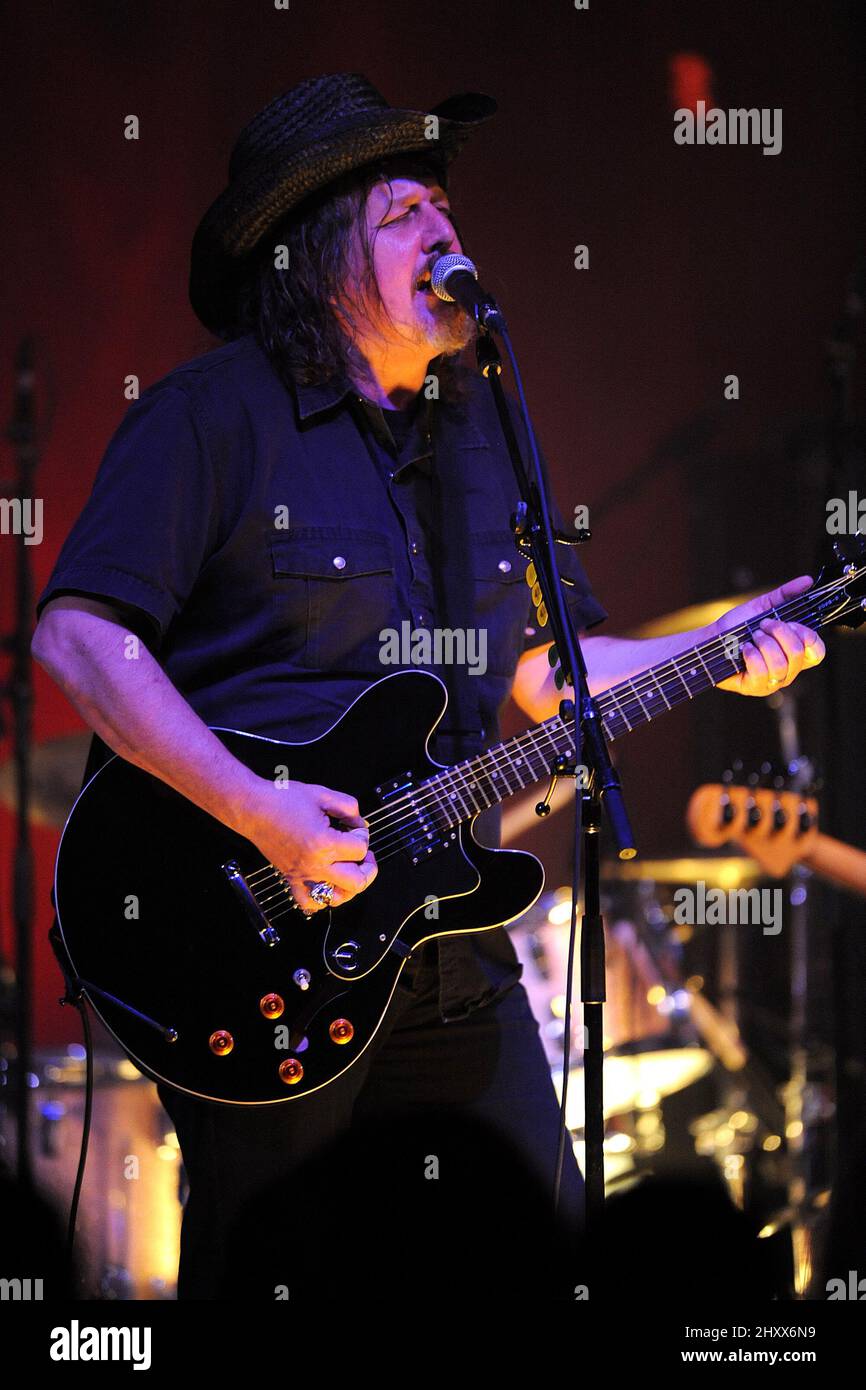 Kevn Kinney of Drivin N Cryin in concert at the Brooklyn Arts Center ...