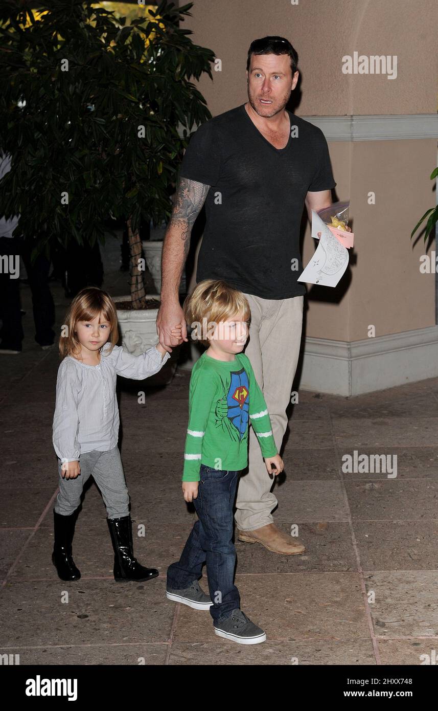 Dean mcdermott kids hi-res stock photography and images - Alamy
