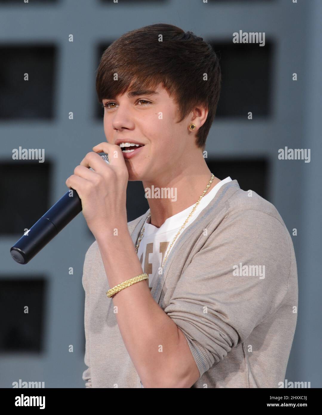 Justin Bieber performs as the Michael Jackson estate celebrates "The ...