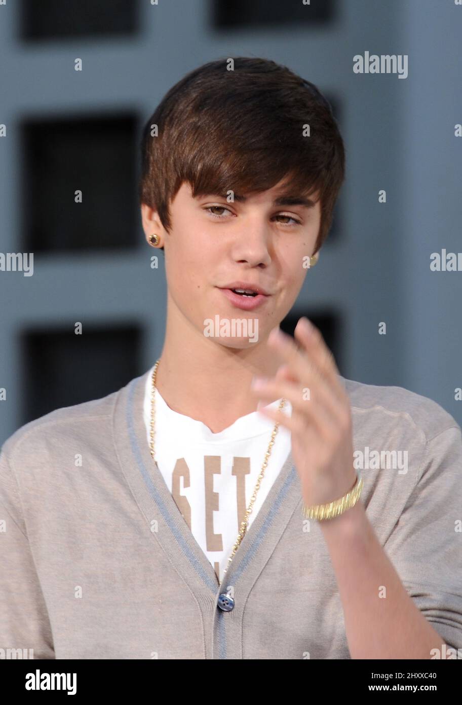 Justin Bieber performs as the Michael Jackson estate celebrates "The ...