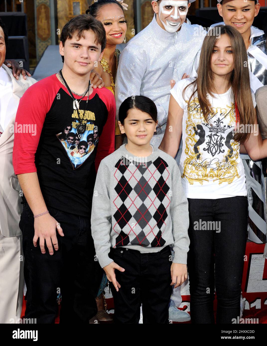 Prince Jackson, "Blanket" Jackson, and Paris Jackson during a ceremony ...