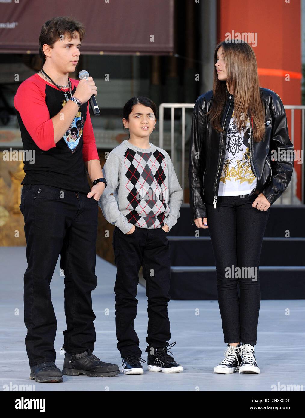 Prince Jackson, "Blanket" Jackson, and Paris Jackson during a ceremony ...
