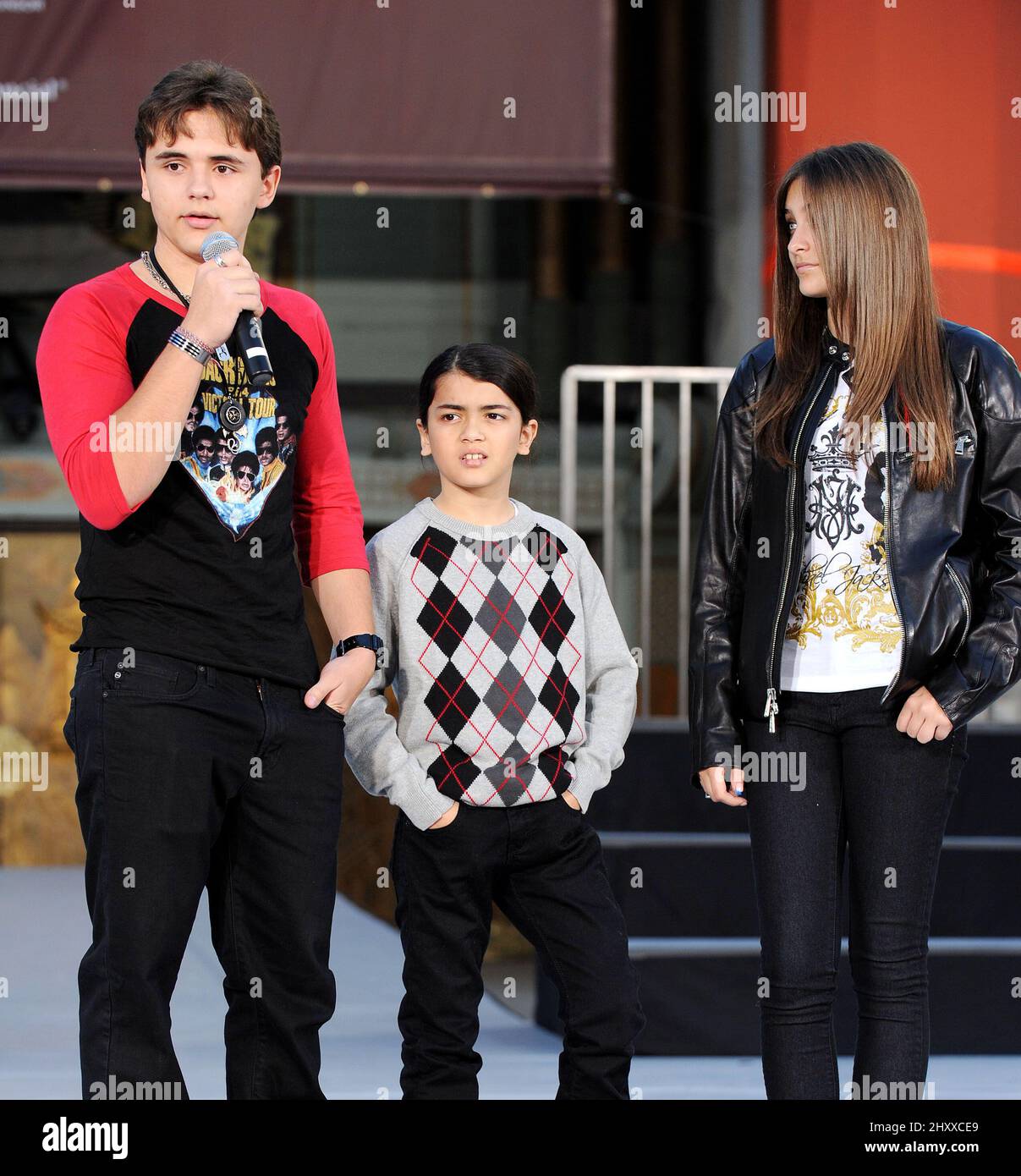 Paris Jackson, Prince Jackson and "Blanket" Jackson during a ceremony ...