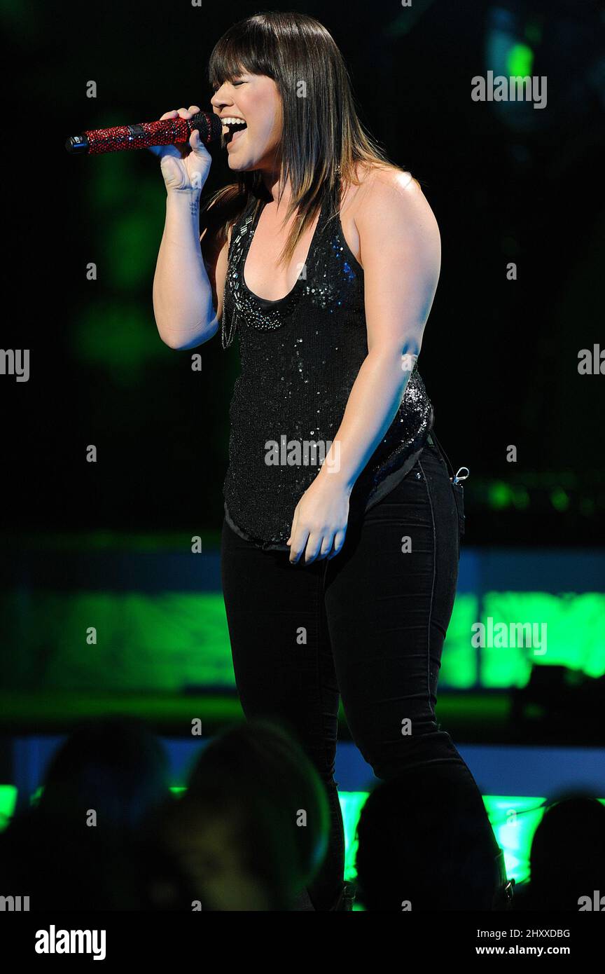 Kelly Clarkson 2012 tour stops at the Durham Performing Arts Center ...