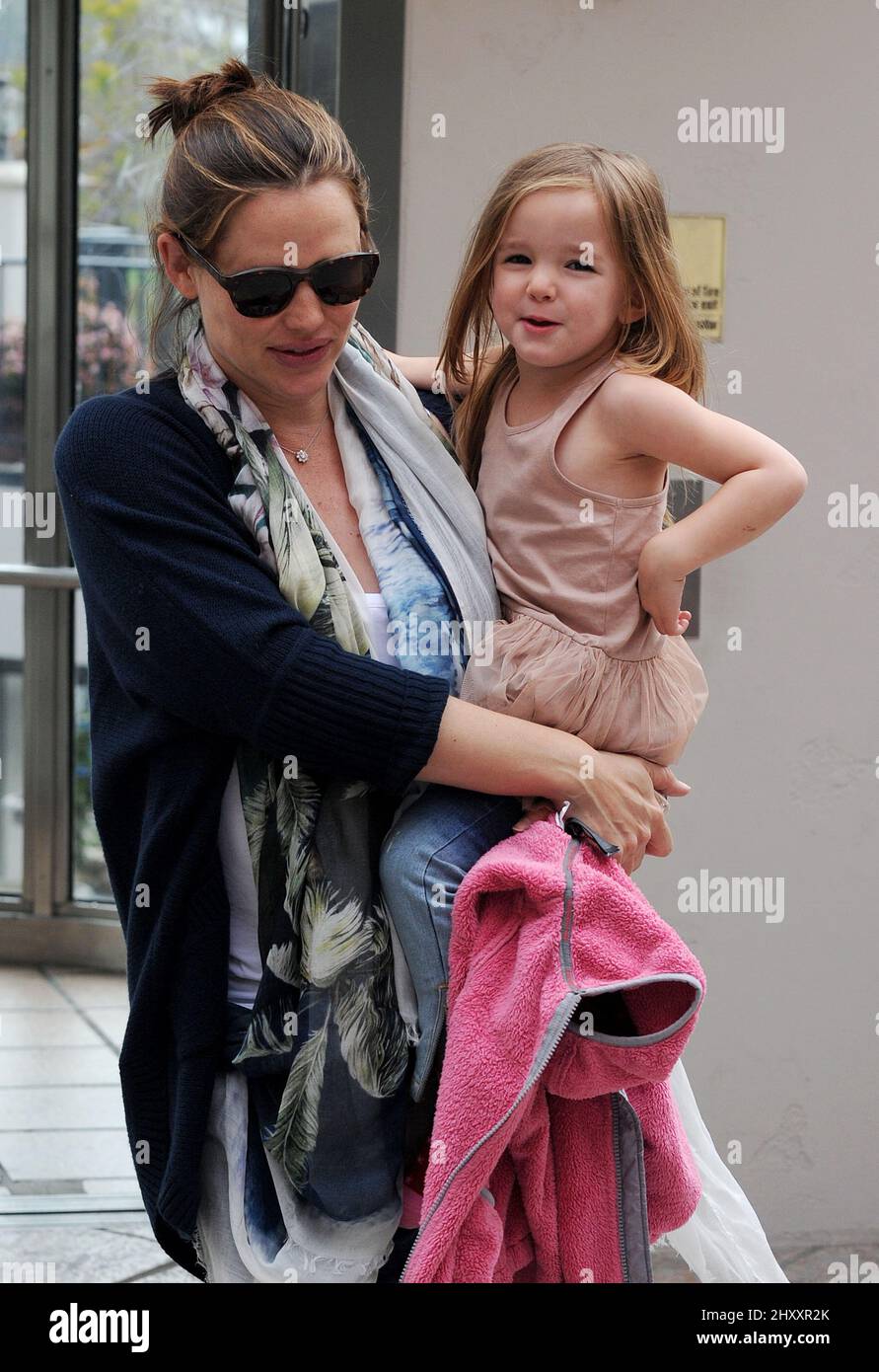 Jennifer Garner and daughter Seraphina Affleck head to the doctor's in ...