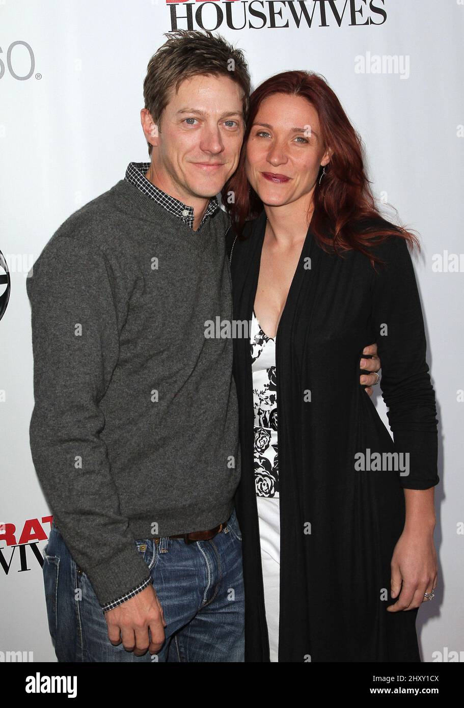 Kevin Rahm and fiance Amy attending the "Desperate Housewives" finale ...
