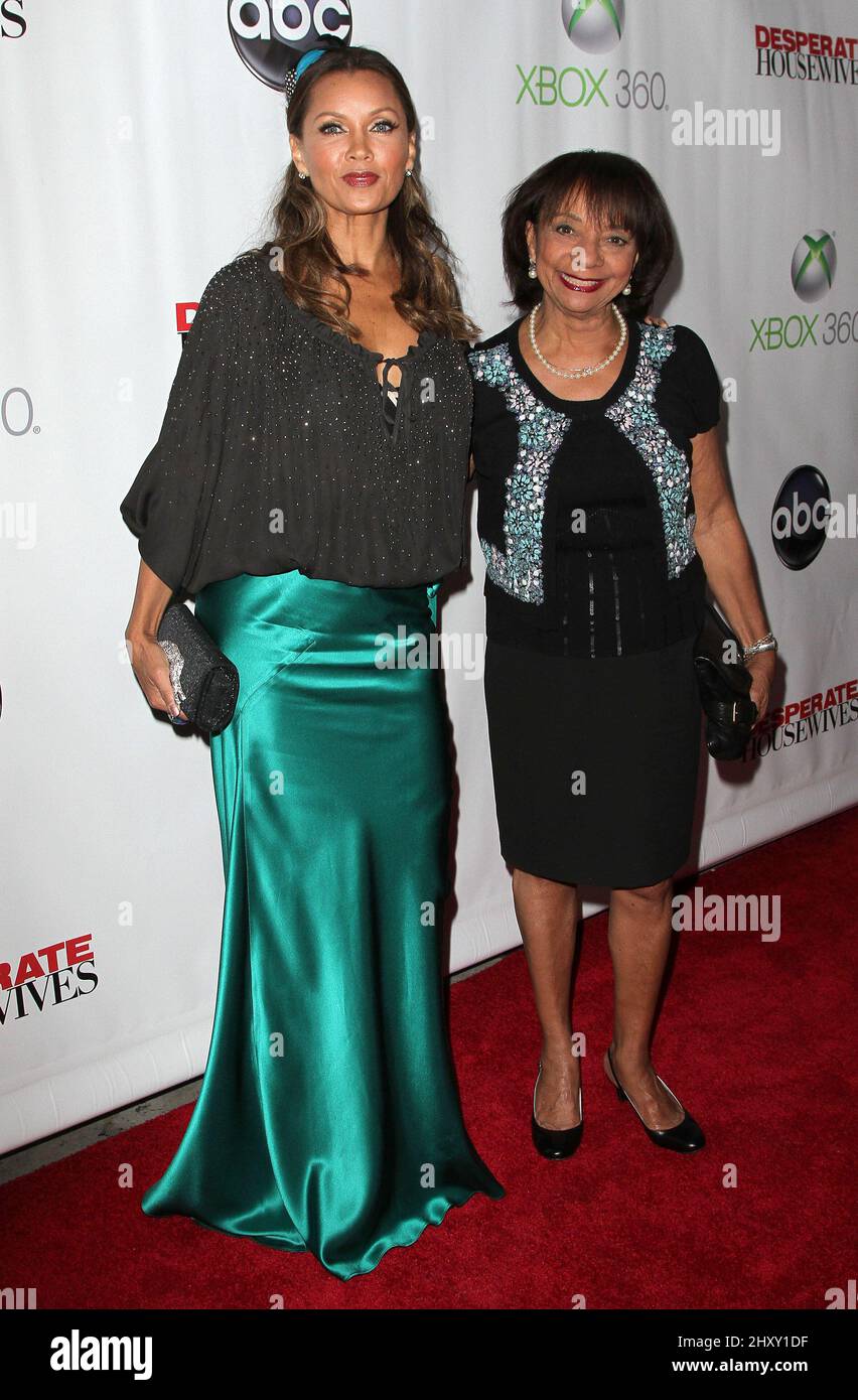 Vanessa Williams and Helen Williams attending the "Desperate Housewives ...