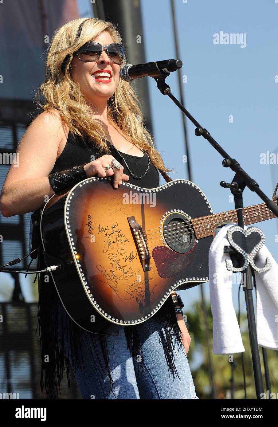 Sunny sweeney hi-res stock photography and images - Alamy