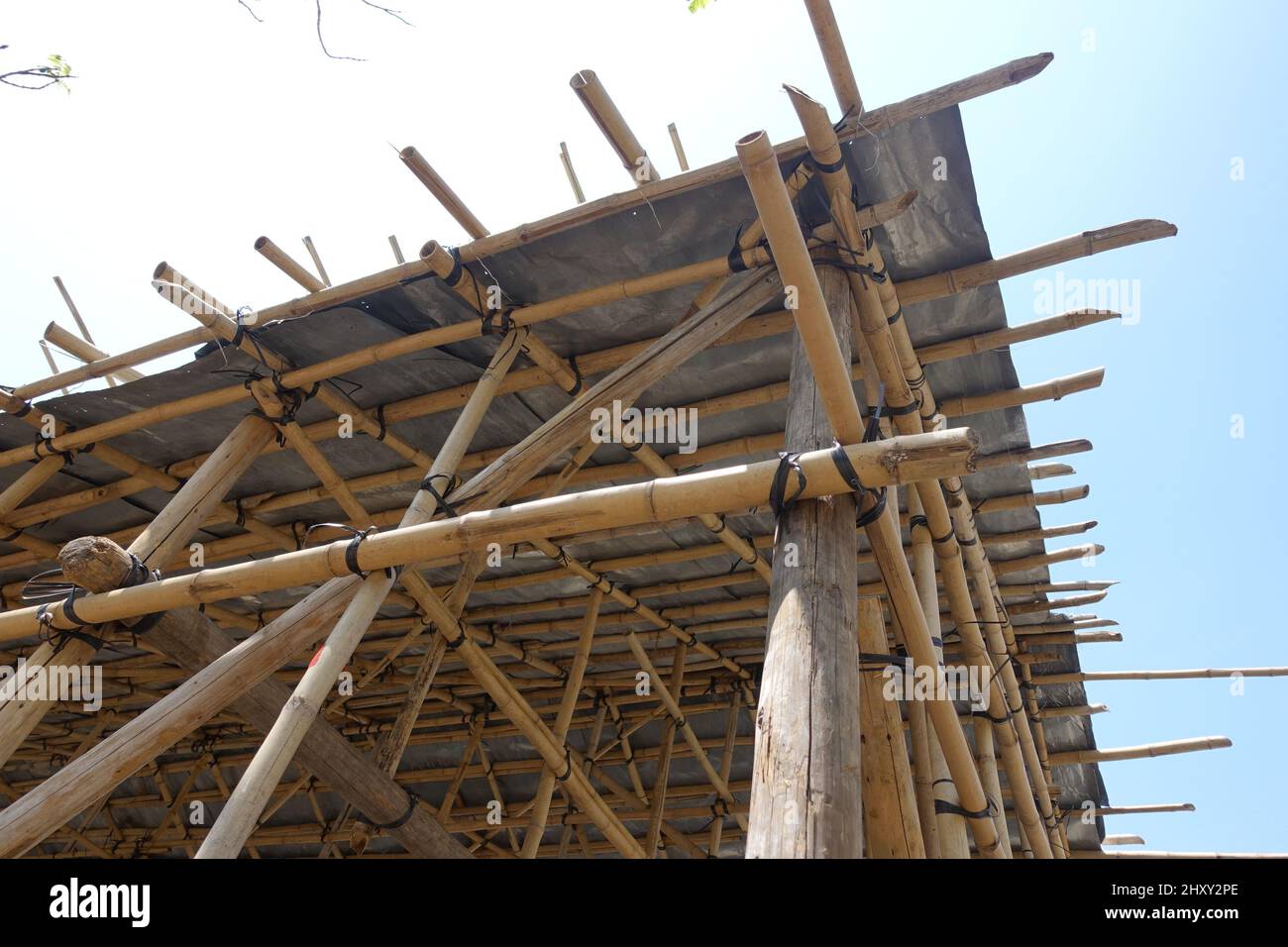 Low angle shot of bamboo building under construction in Hong Kong Stock ...